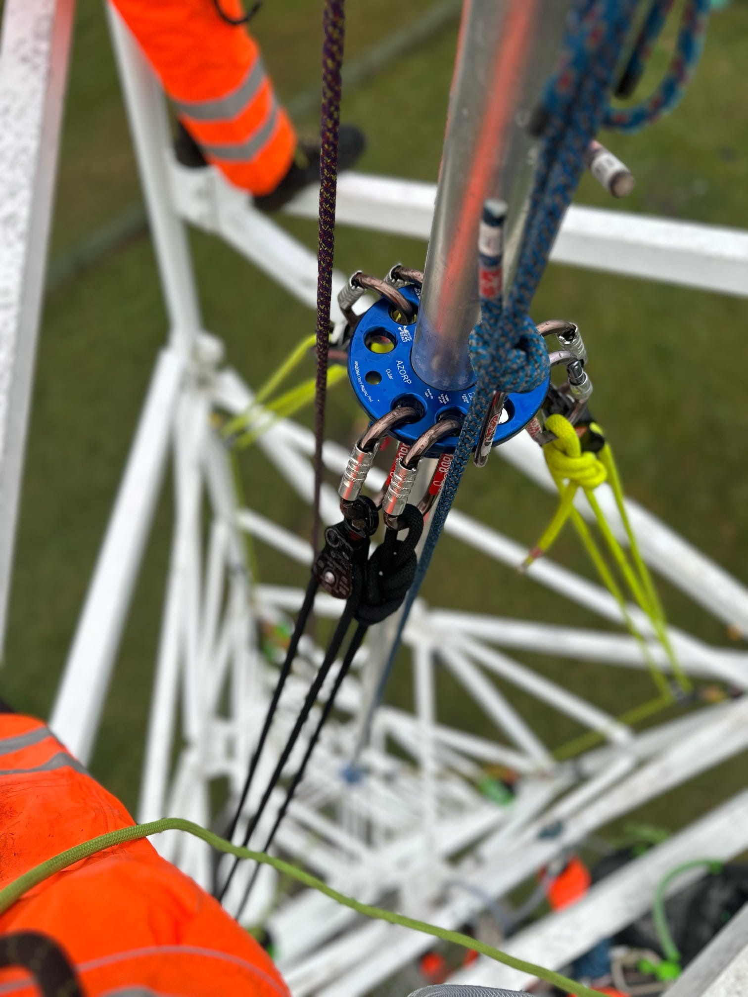 Aerial Mast Removal - ACCESS | RIGGING | RESCUE