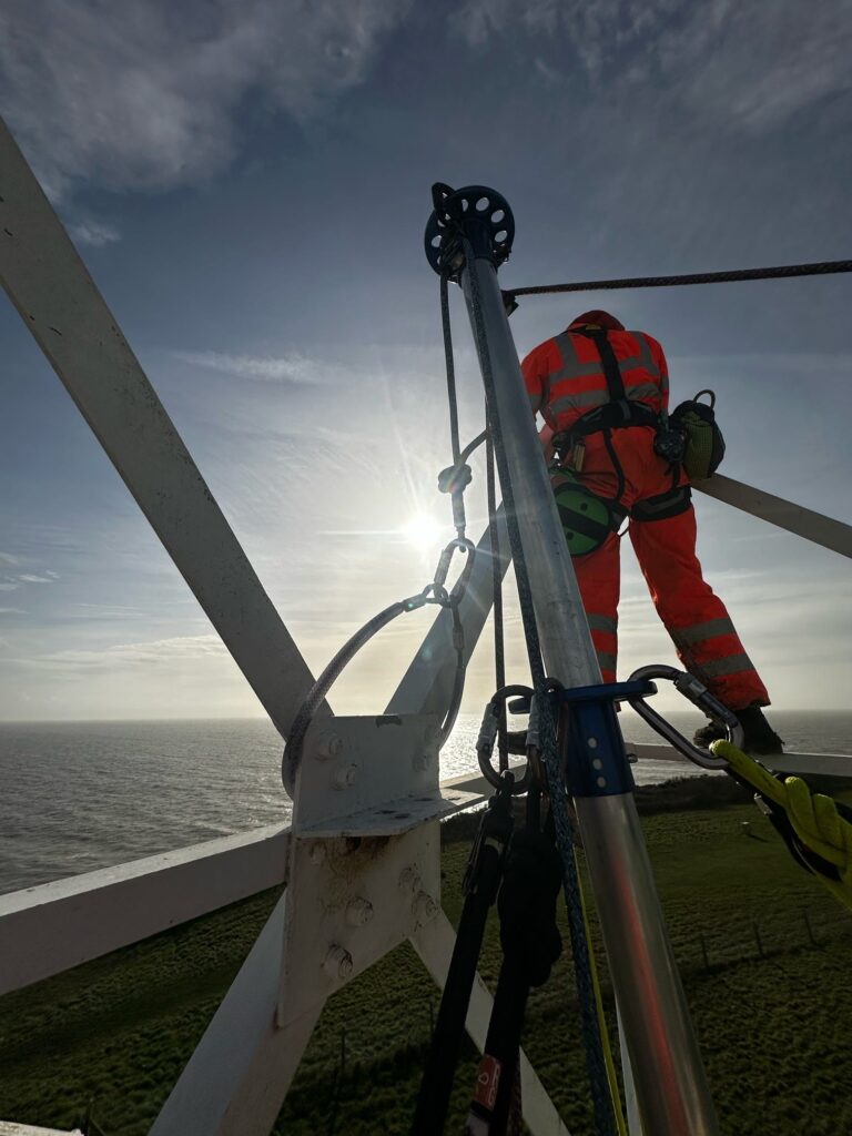 Aerial Mast Removal - ACCESS | RIGGING | RESCUE